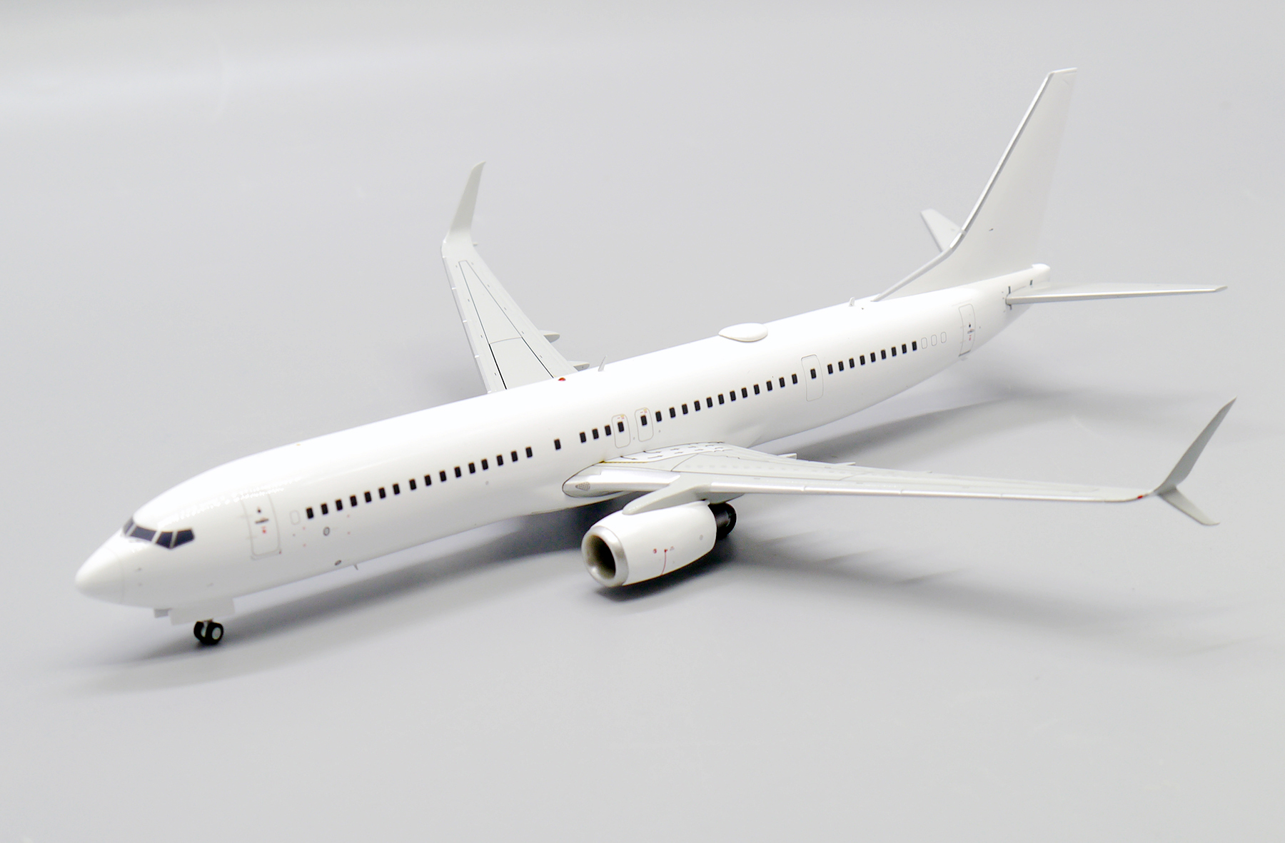 ScaleModelStore.com :: JC Wings 1:200 - BK1102_stand - Blank Boeing 737-900